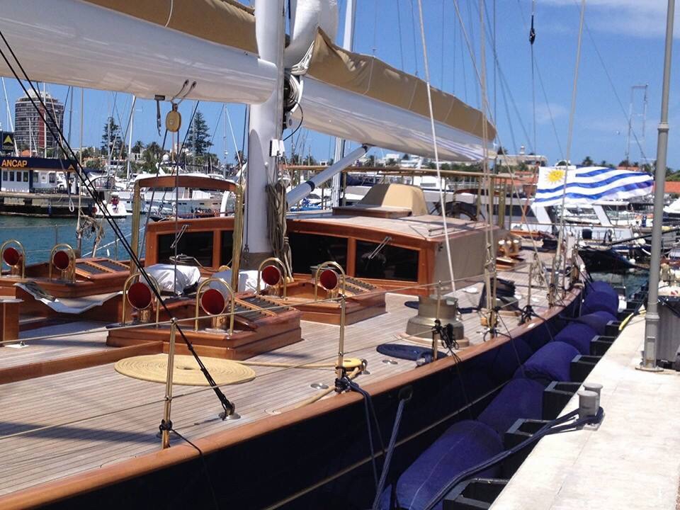 El flamante y lujoso velero de Juan Carlos López Mena en Punta del Este ...